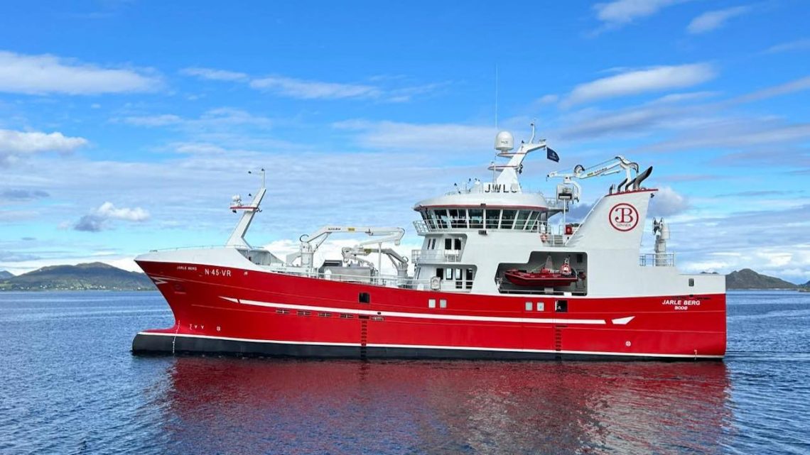New coastal seiner on sea trials - FiskerForum